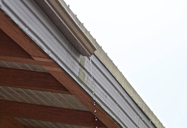 Are Your Gutters Leaking? | MCC Gutter Cleaning